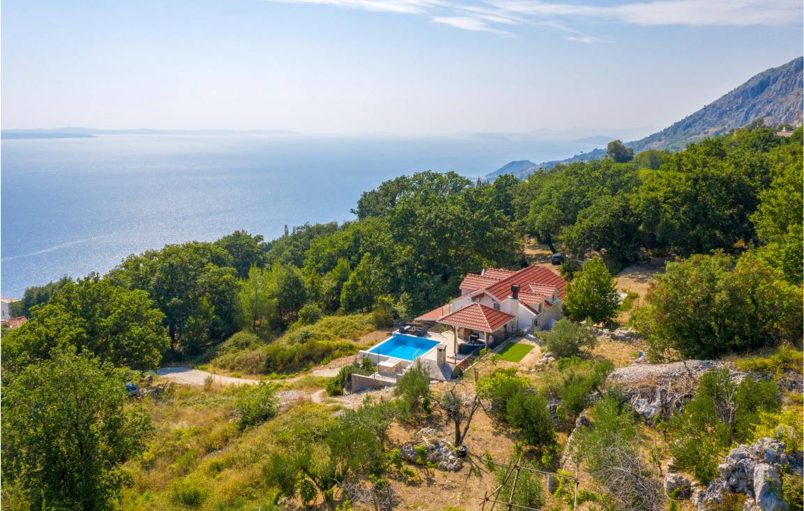 122 M² Ferienhaus ∙ 4 Schlafzimmer ∙ 8 Gäste - Omiš