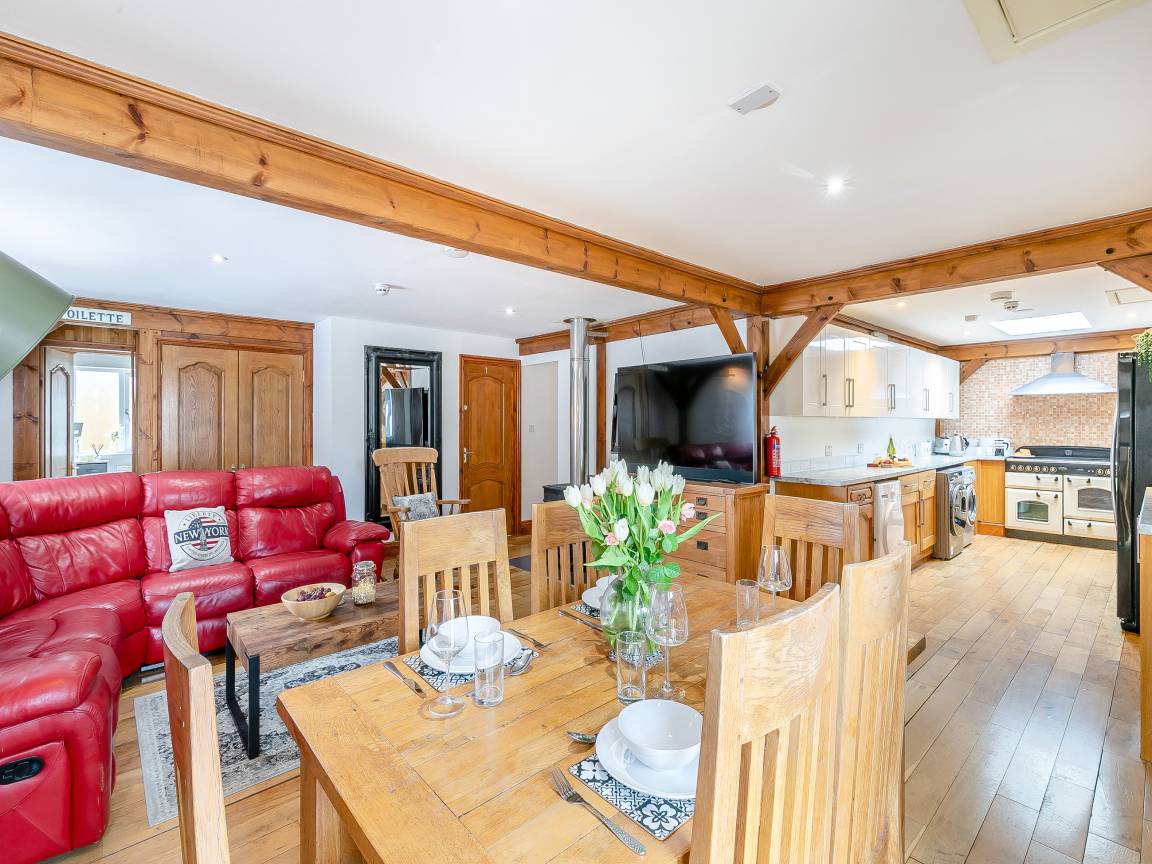 Cottage ∙ 8 Bedrooms ∙ 16 Guests - Stroud