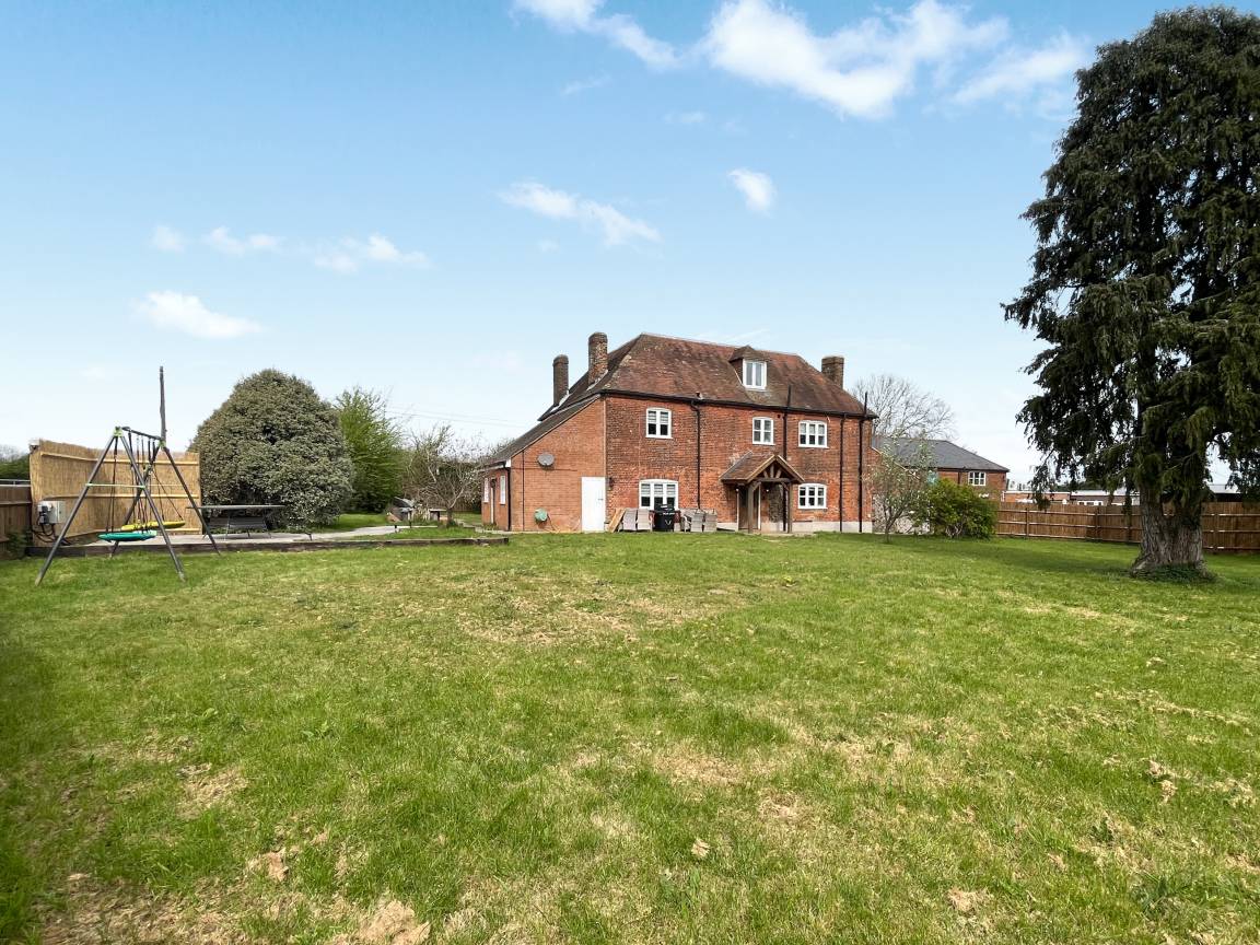 Cottage ∙ 8 Bedrooms ∙ 16 Guests - Kent