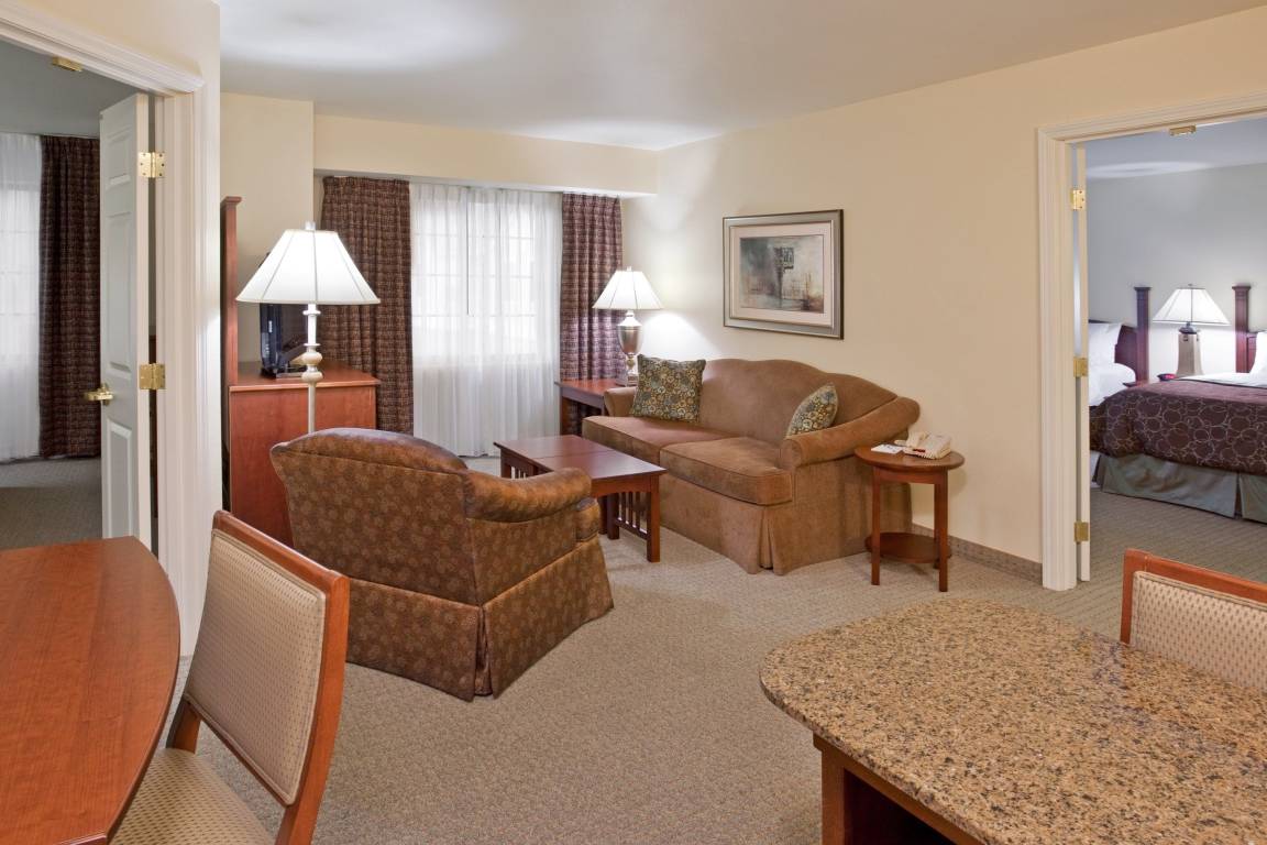 Condo ∙ 2 Bedrooms ∙ 7 Guests - Peninsula, OH