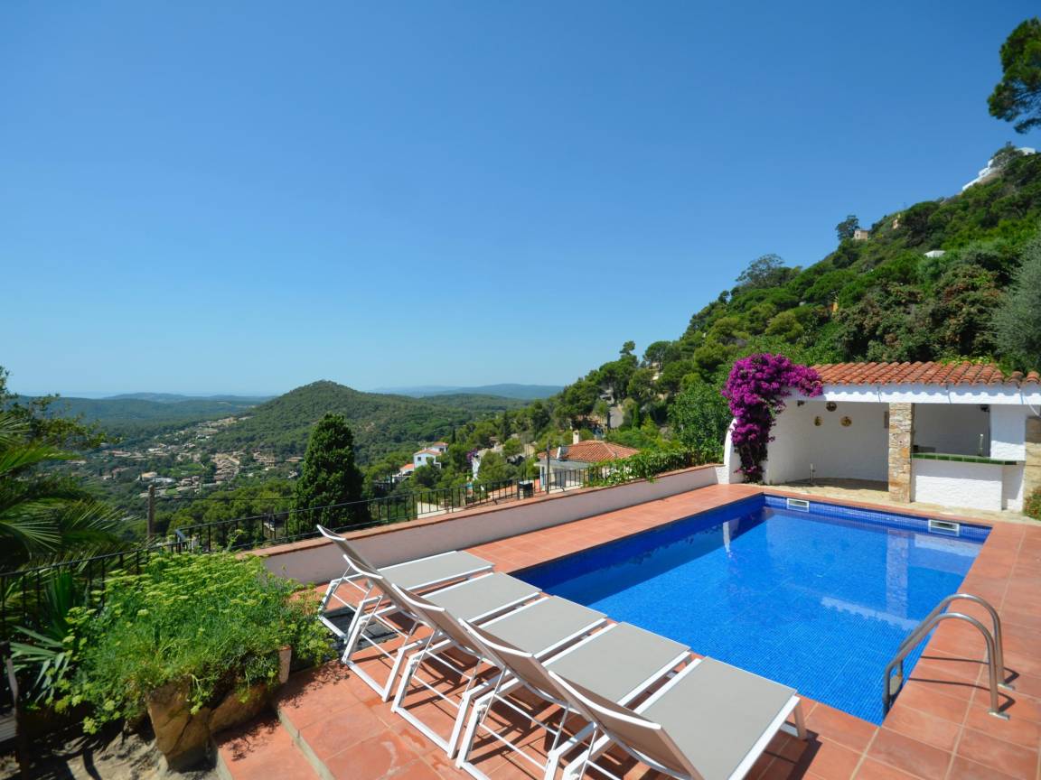 387 M² Casa Rural ∙ 5 Habitaciones ∙ 12 Huéspedes - España