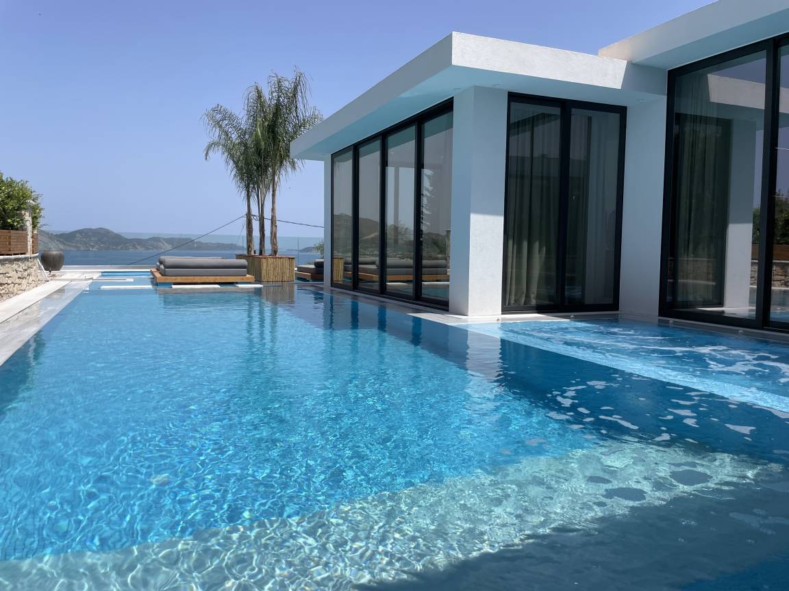 350 M² Villa ∙ 5 Bedrooms ∙ 12 Guests - Kalamaki