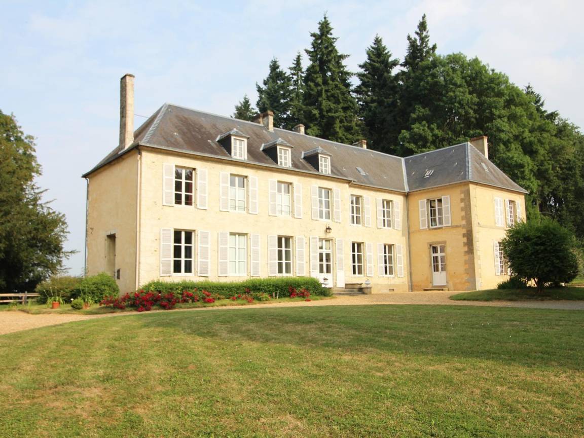 300 M² Landhaus ∙ 6 Schlafzimmer ∙ 14 Gäste - Bellême