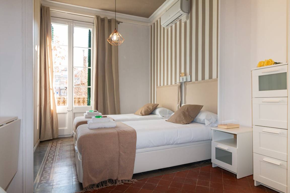 100 M² Apartment ∙ 3 Bedrooms ∙ 5 Guests - Barcelona