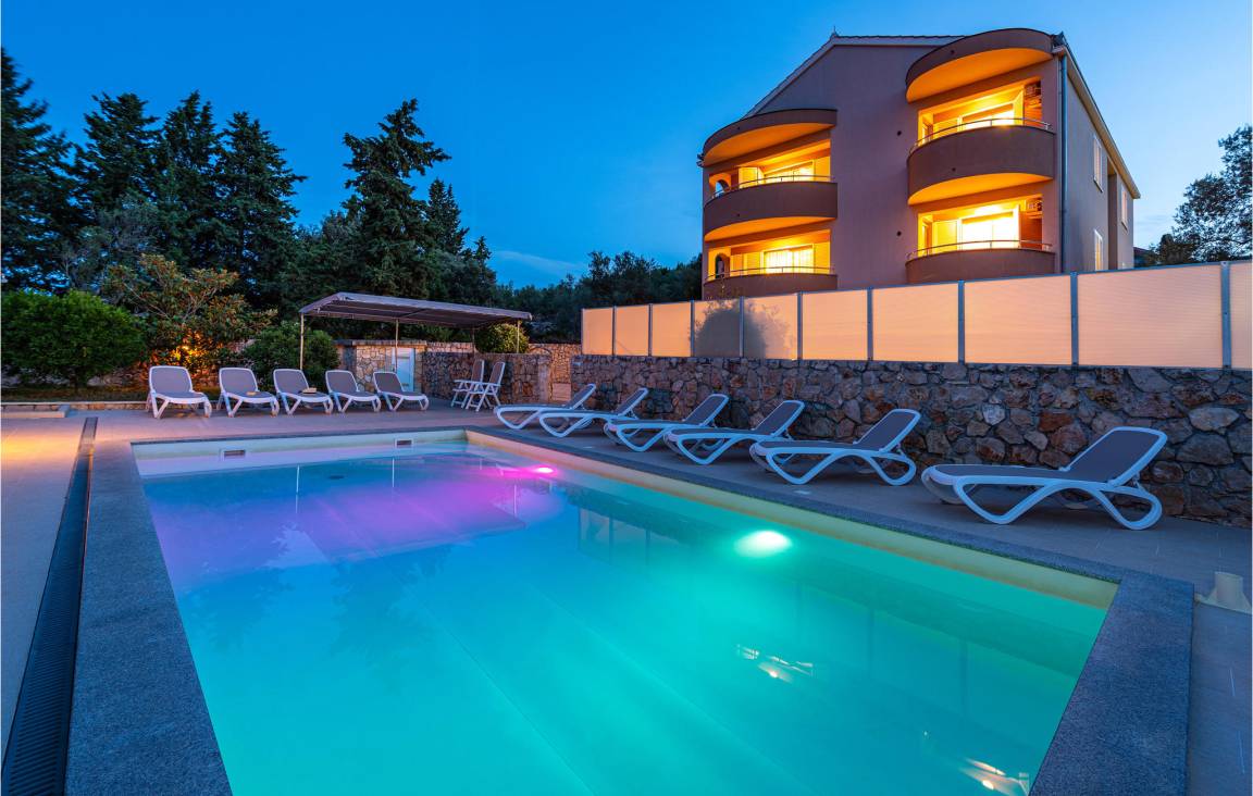 225 M² Huis ∙ 6 Slaapkamers ∙ 12 Gasten - Sukošan