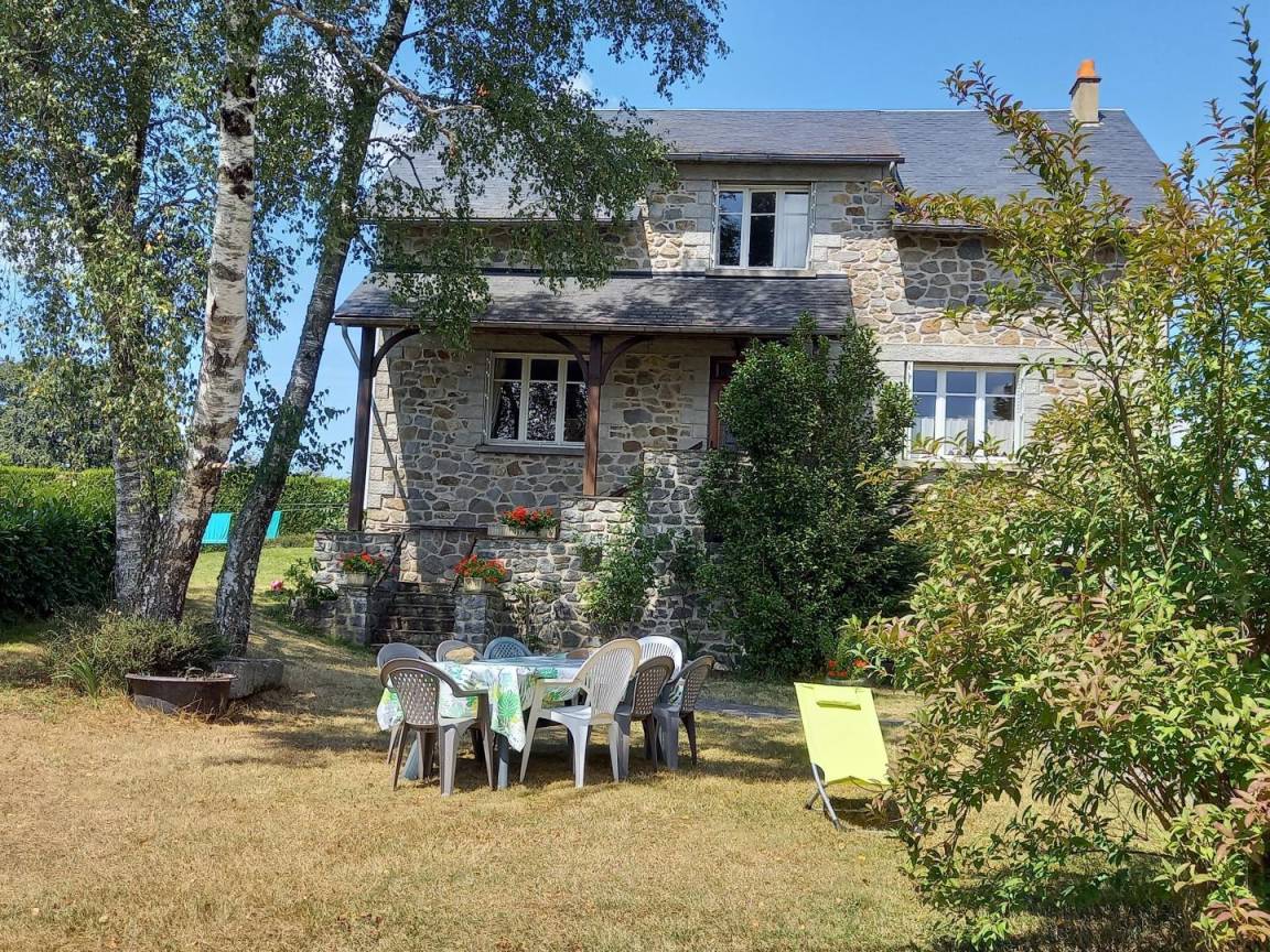 190 M² Gîte ∙ 3 Chambres ∙ 6 Personnes - Ussel