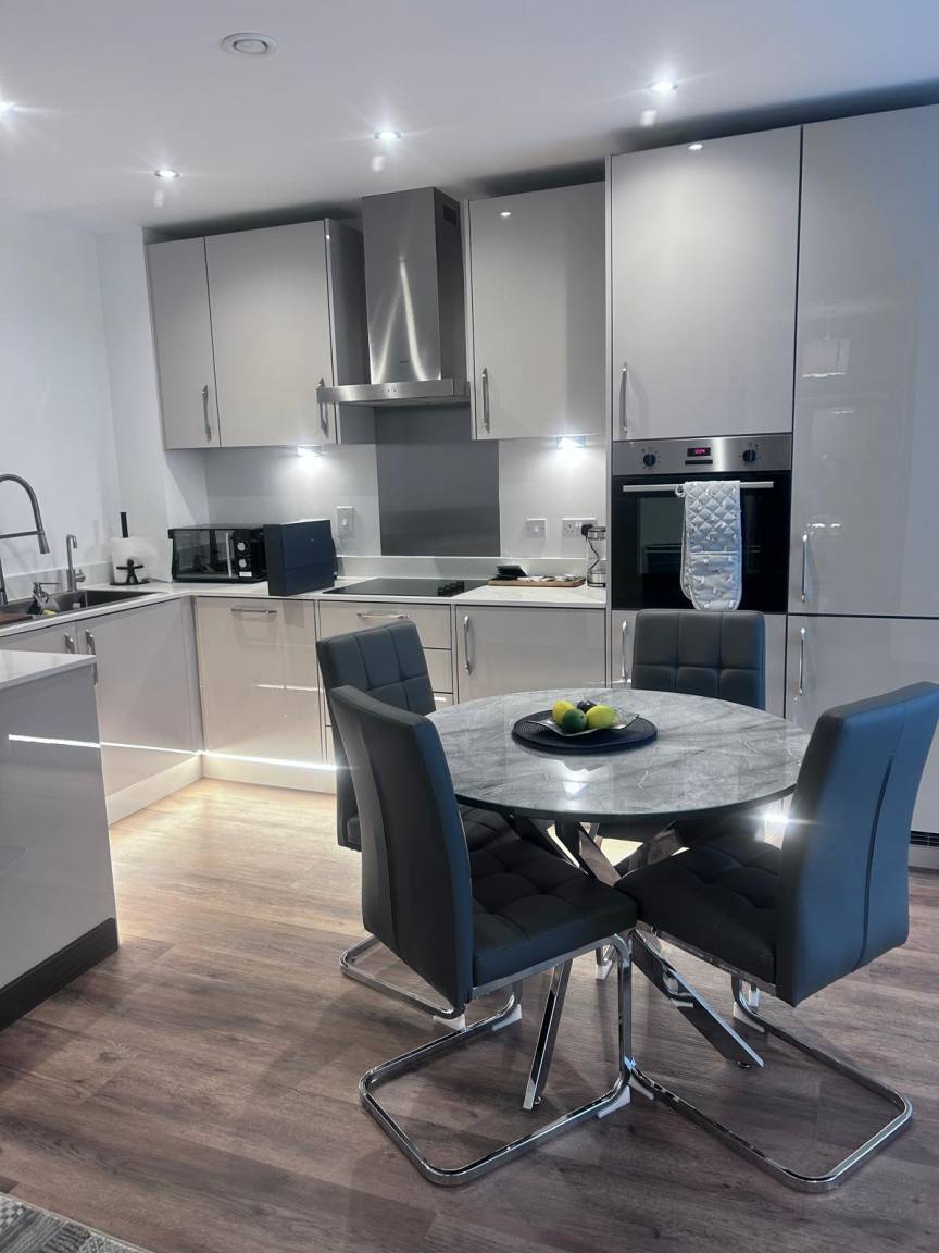 70 M² Apartment ∙ 2 Bedrooms ∙ 6 Guests - London Stansted Airport (STN)