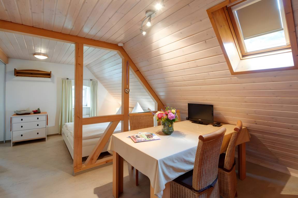 35 M² Ferienwohnung ∙ 1 Schlafzimmer ∙ 3 Gäste - Kirchberg an der Jagst