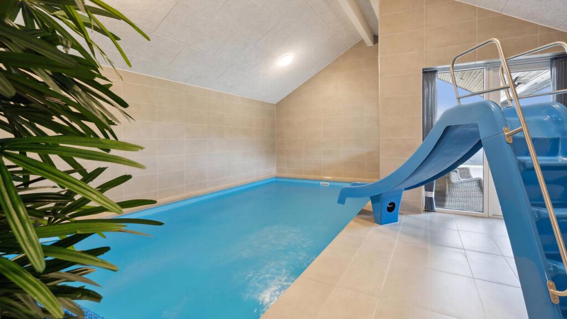 320 M² Ferienhaus ∙ 10 Schlafzimmer ∙ 26 Gäste - Mecklenburgische Seenplatte