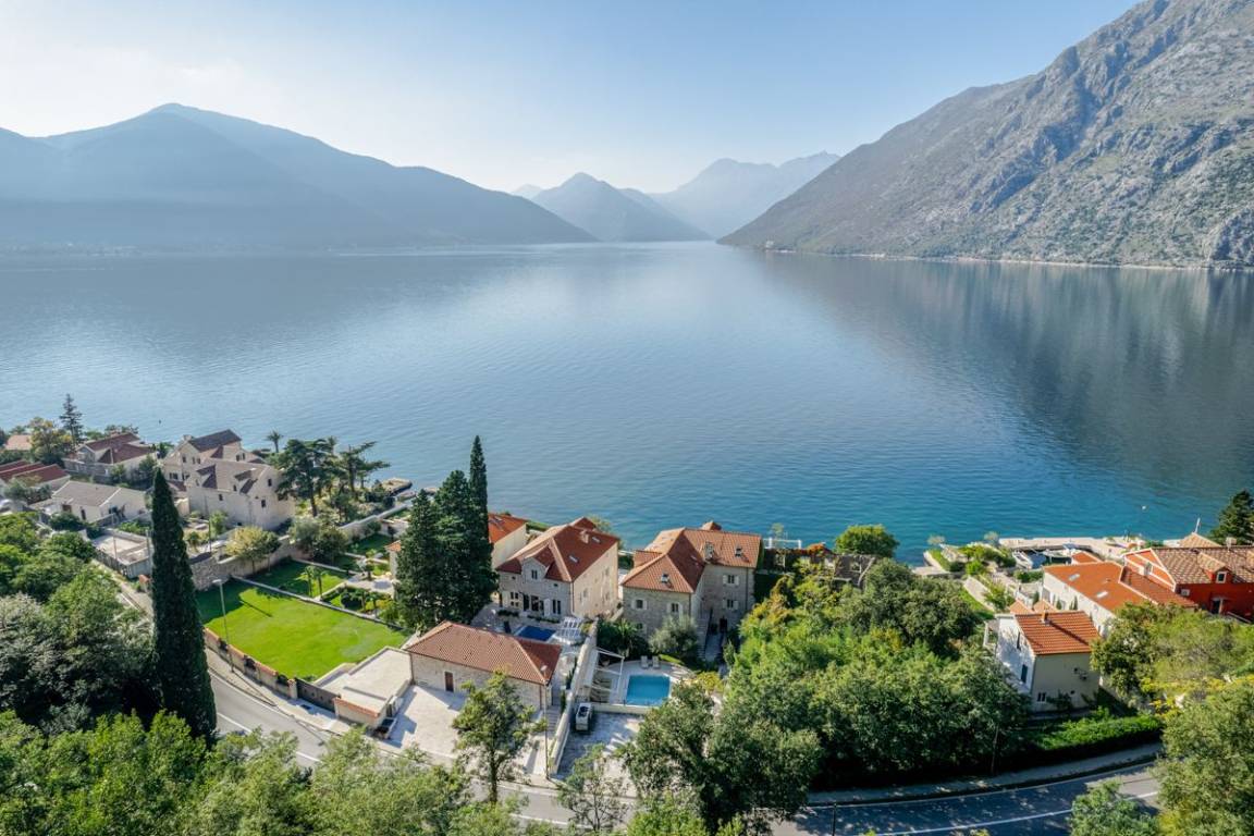 Villa ∙ 7 Bedrooms ∙ 16 Guests - Kotor