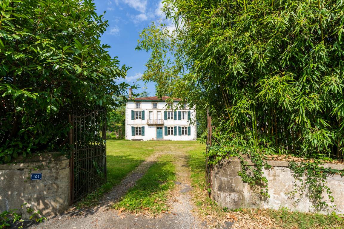 600 M² Maison De Vacances ∙ 8 Chambres ∙ 15 Personnes - Bayonne