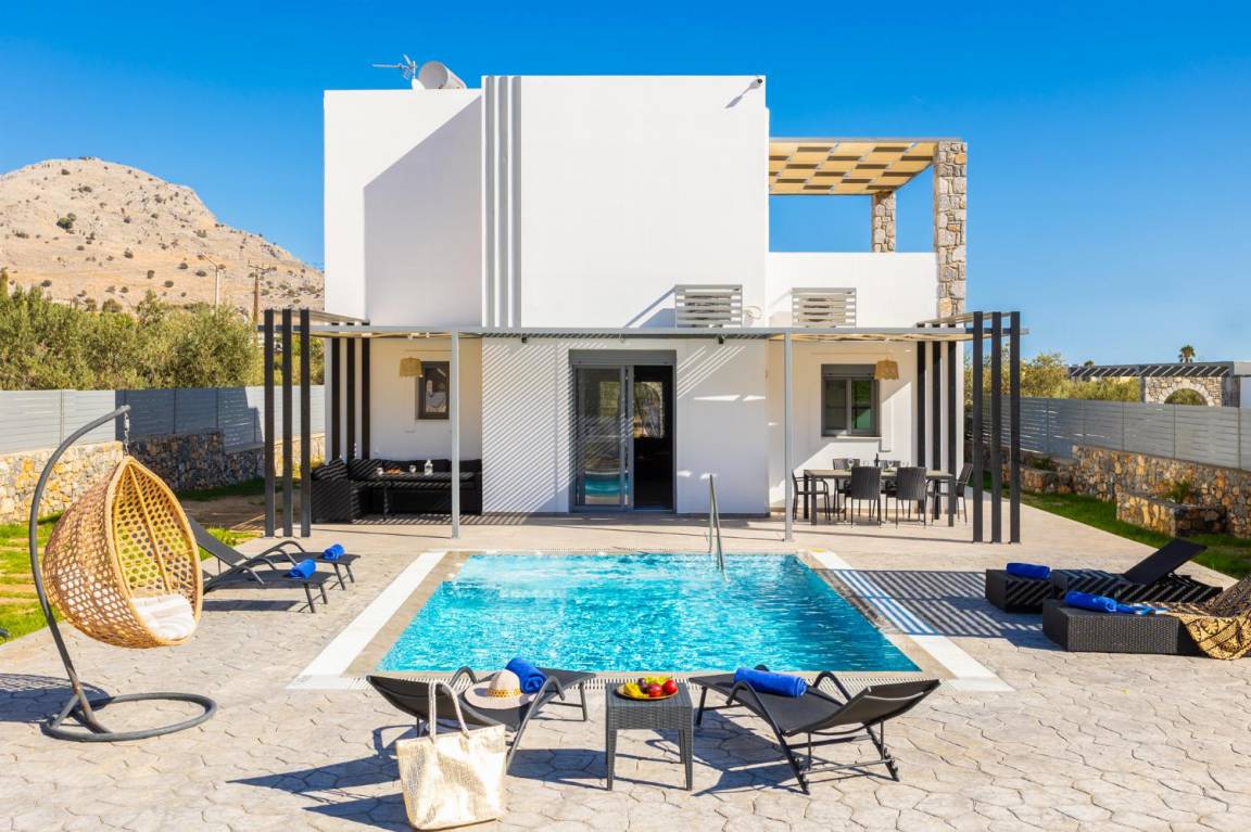 140 M² Villa ∙ 3 Bedrooms ∙ 8 Guests - Lindos