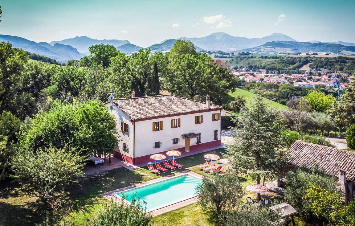 400 M² House ∙ 6 Bedrooms ∙ 12 Guests - Pergola