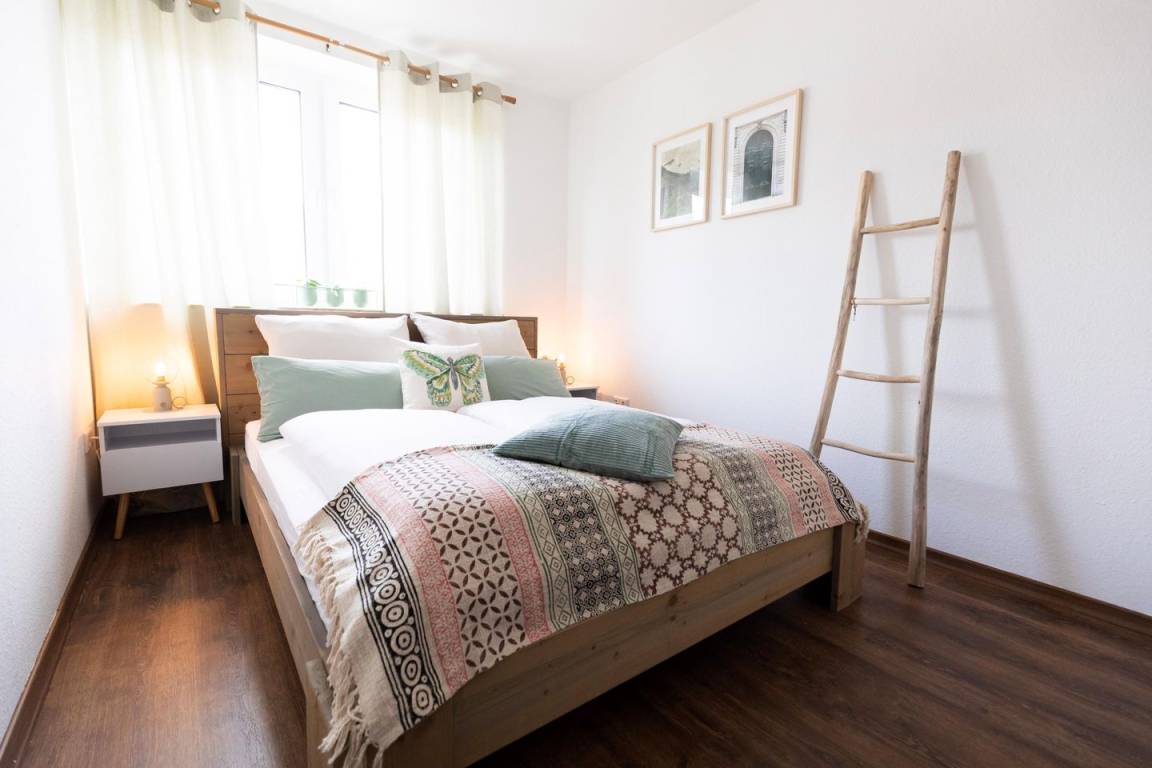 85 M² Ferienwohnung ∙ 2 Schlafzimmer ∙ 6 Gäste - Westerstede