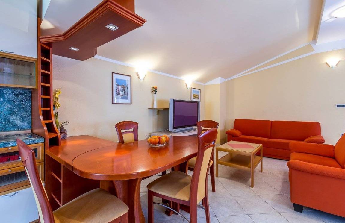 75 M² Ferienwohnung ∙ 2 Schlafzimmer ∙ 4 Gäste - Premantura