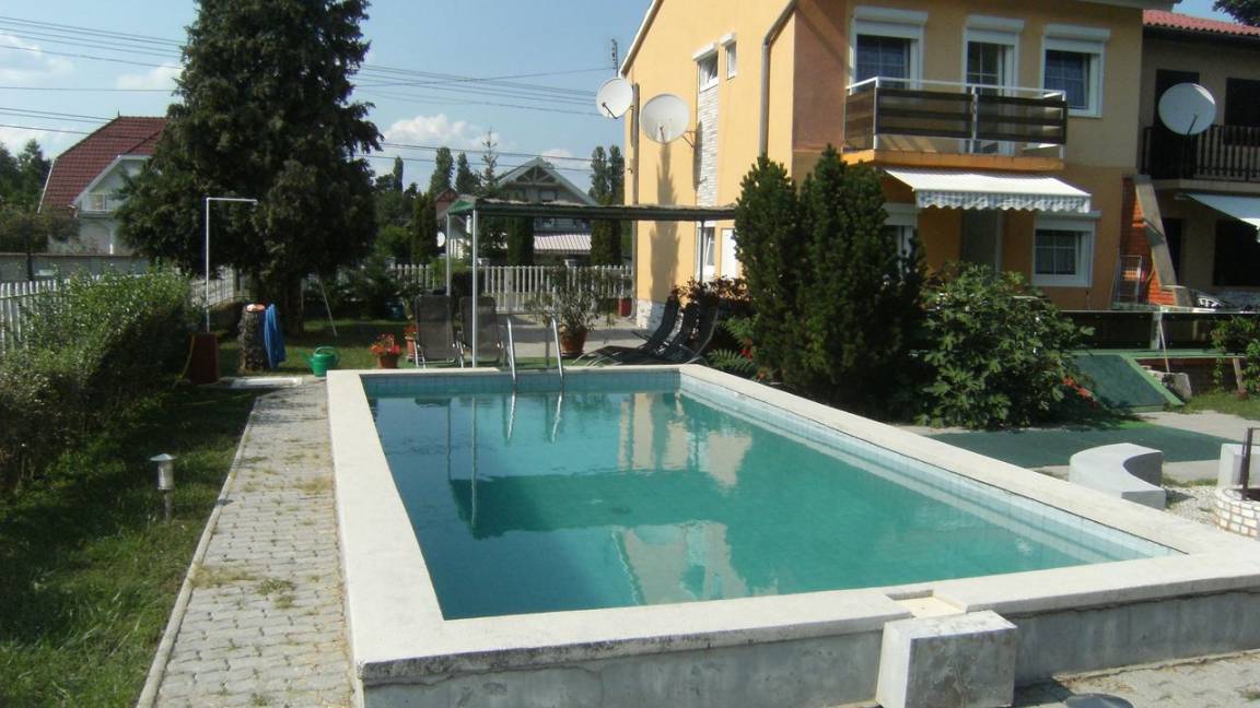 70 M² Ferienhaus ∙ 3 Schlafzimmer ∙ 5 Gäste - Balatonszárszó