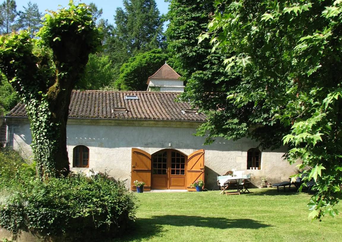 120 M² Maison De Vacances ∙ 2 Chambres ∙ 4 Personnes - Nontron