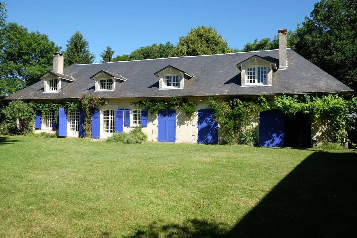 400 M² House ∙ 6 Bedrooms ∙ 15 Guests - Morvan