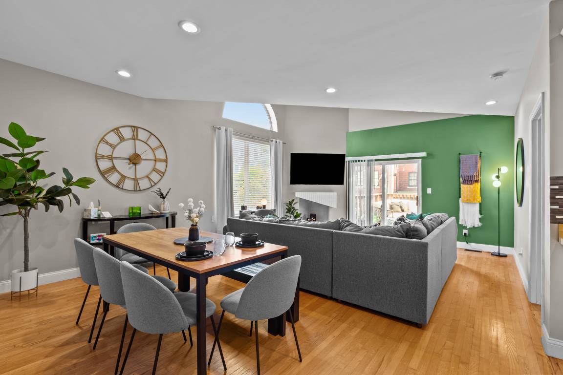 232 M² House ∙ 2 Bedrooms ∙ 8 Guests - St. Louis, MO