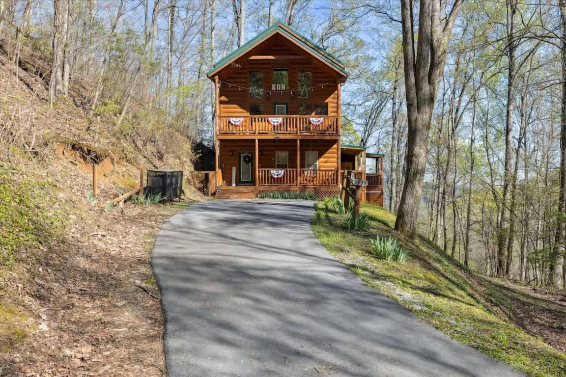Apartment ∙ 3 Bedrooms ∙ 9 Guests - Townsend, TN