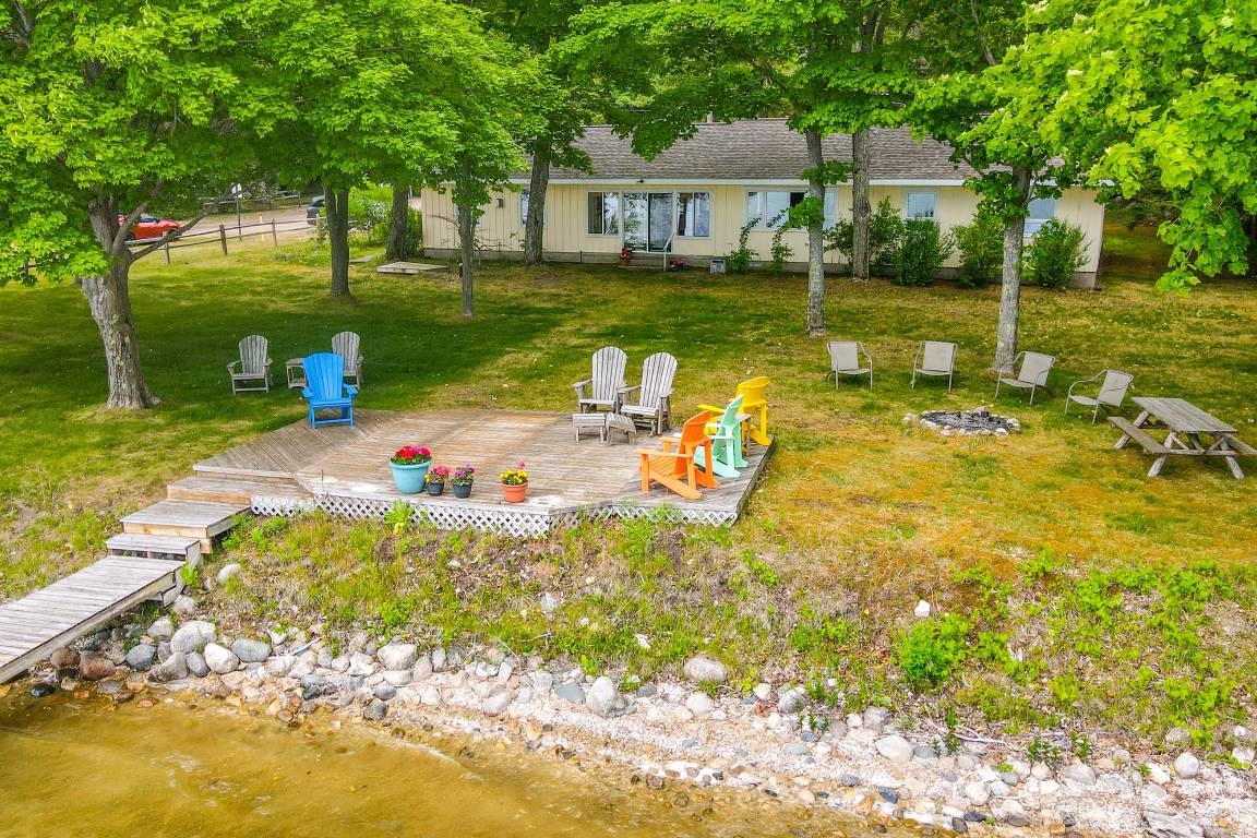 211 M² Cottage ∙ 3 Bedrooms ∙ 8 Guests - Torch Lake, MI