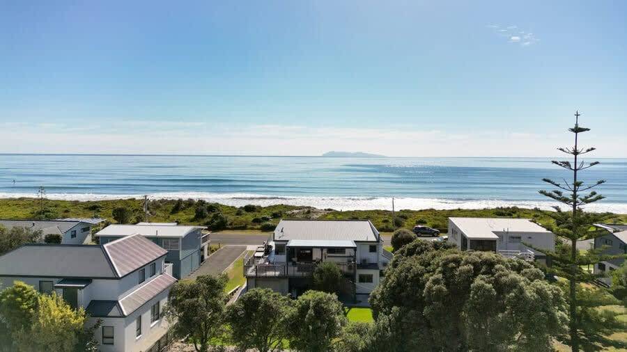 190 M² House ∙ 2 Bedrooms ∙ 8 Guests - Waihi Beach