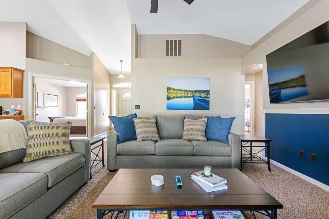 279 M² House ∙ 6 Bedrooms ∙ 16 Guests - Eagle Island State Park, Eagle
