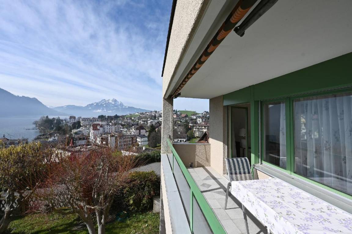 100 M² Ferienwohnung ∙ 2 Schlafzimmer ∙ 4 Gäste - Weggis