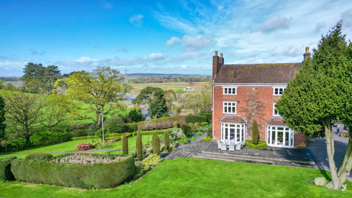 Cottage ∙ 4 Bedrooms ∙ 8 Guests - Shropshire