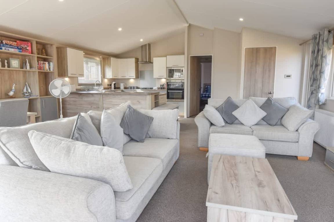 85 M² Chalet ∙ 2 Bedrooms ∙ 4 Guests - Portsmouth