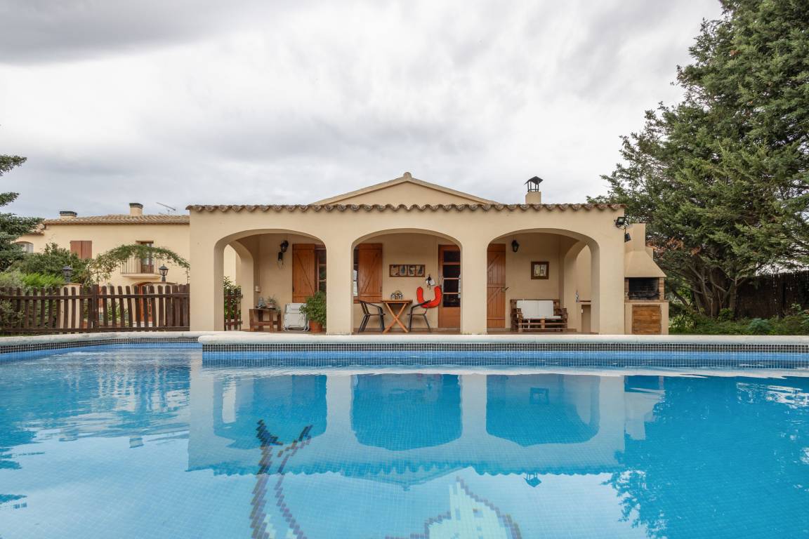 60 M² Cottage ∙ 2 Bedrooms ∙ 4 Guests - Catalonia