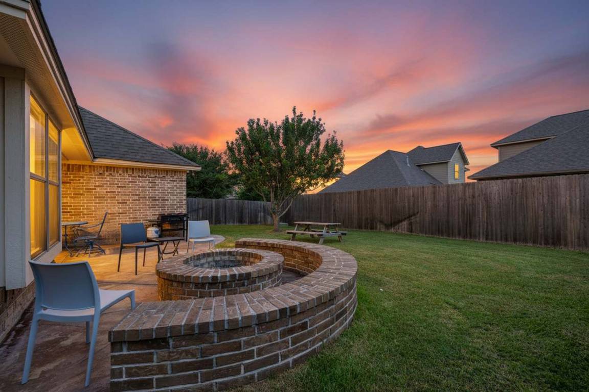 House ∙ 4 Bedrooms ∙ 16 Guests - College Station, TX