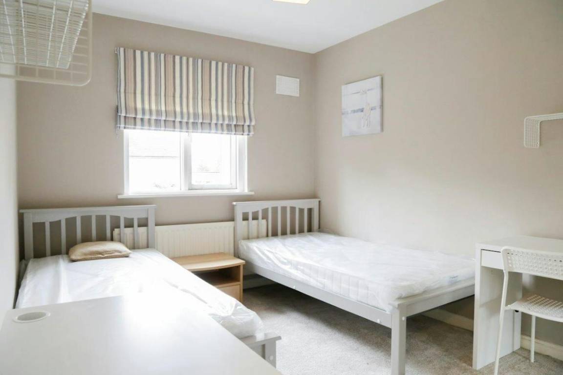 20 M² Shared Room ∙ 1 Bedroom ∙ 2 Guests - Swords