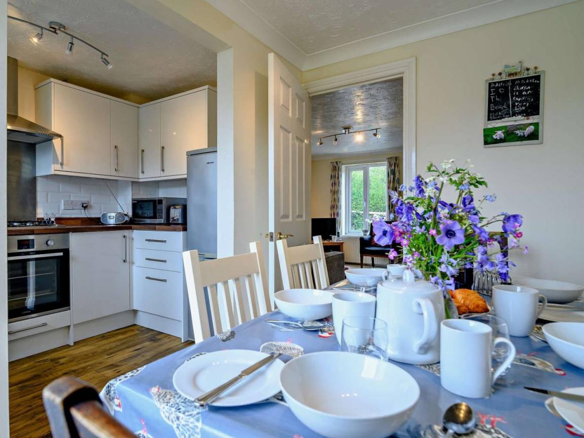 Cottage ∙ 3 Bedrooms ∙ 5 Guests - Burton Bradstock