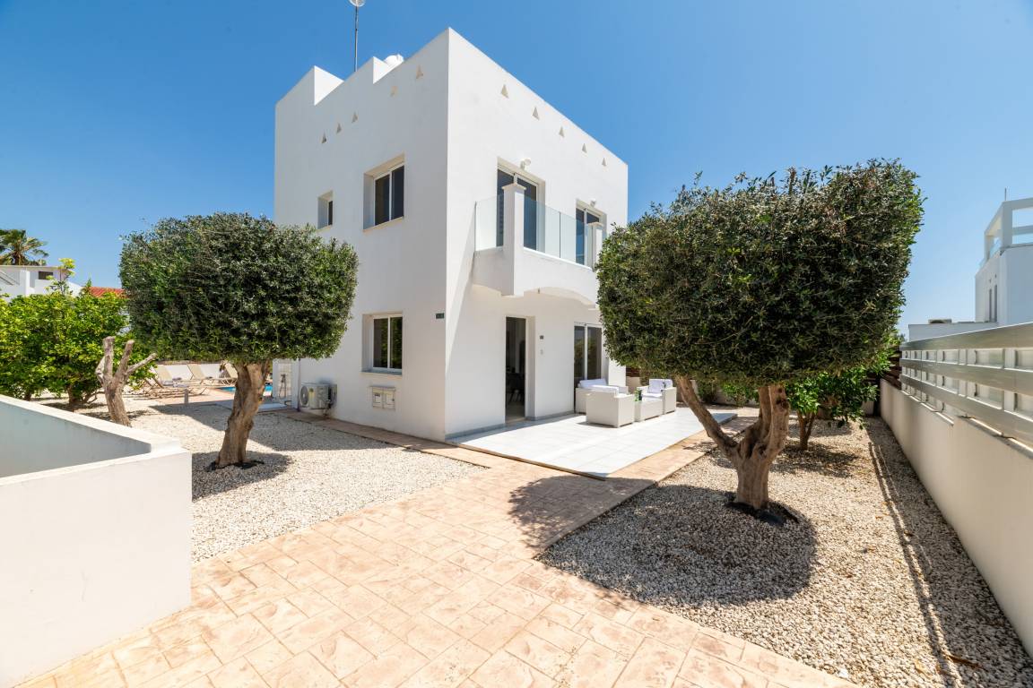 140 M² Villa ∙ 3 Slaapkamers ∙ 6 Gasten - Nissi Beach
