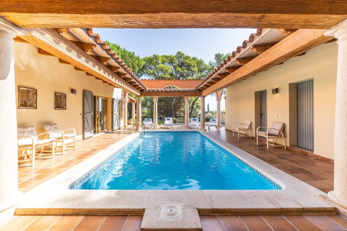 200 M² Villa ∙ 4 Chambres ∙ 8 Personnes - L'Escala