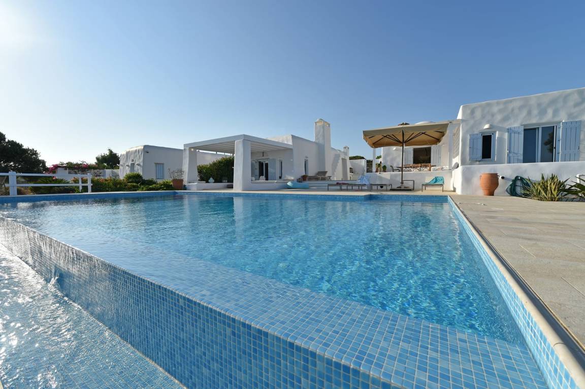 200 M² Villa ∙ 5 Bedrooms ∙ 10 Guests - Antiparos