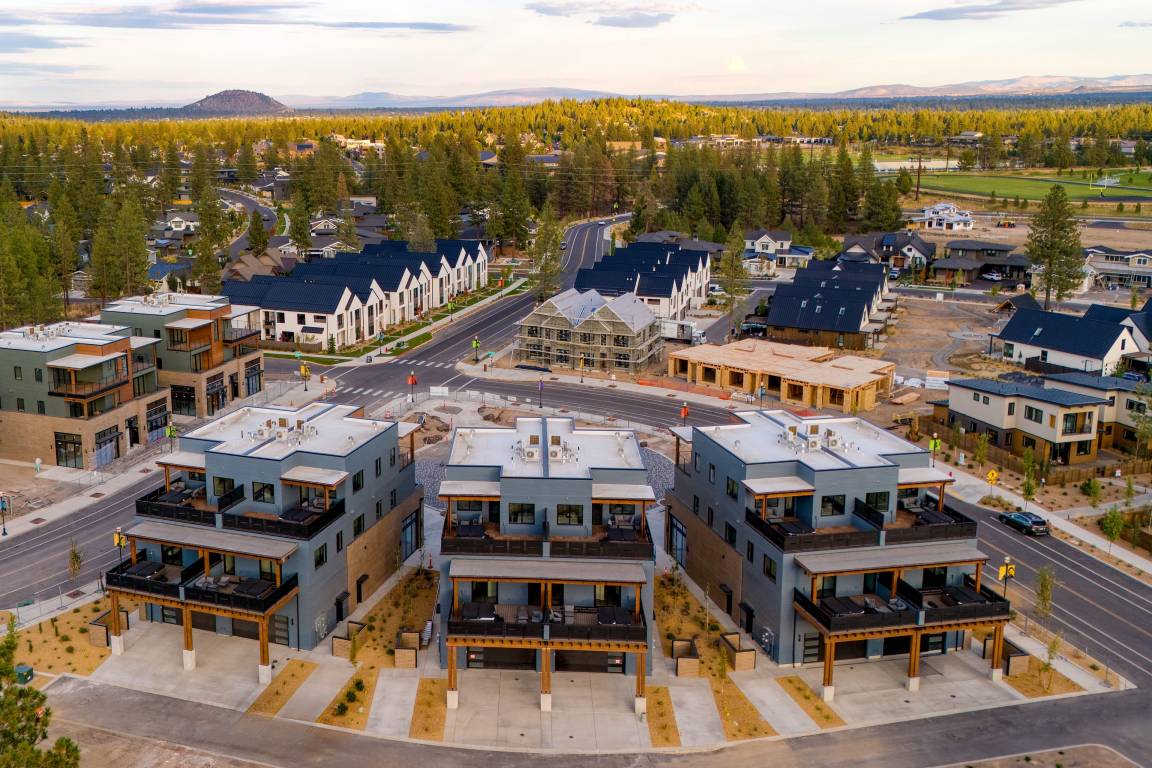 House ∙ 20 Bedrooms ∙ 40 Guests - Bend, OR