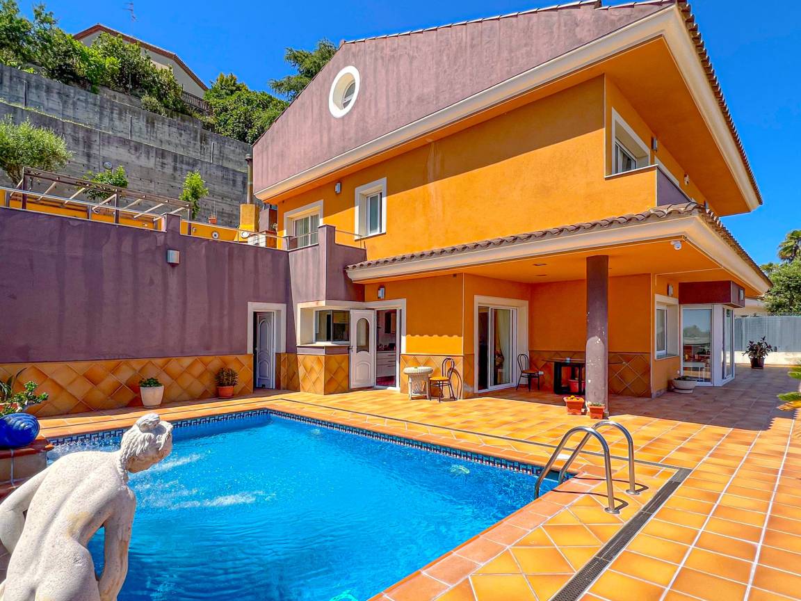 250 M² Villa ∙ 5 Schlafzimmer ∙ 13 Gäste - Pineda de Mar