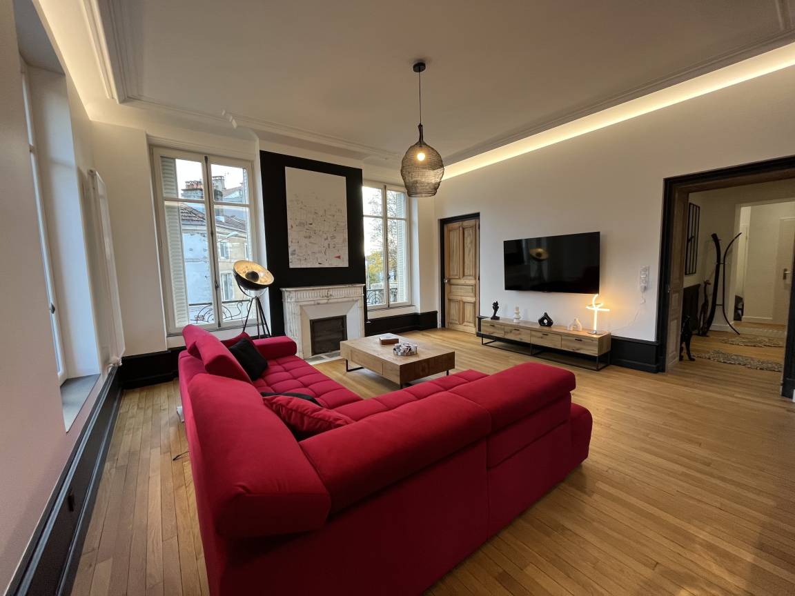 108 M² Apartment ∙ 3 Bedrooms ∙ 6 Guests - Épinal