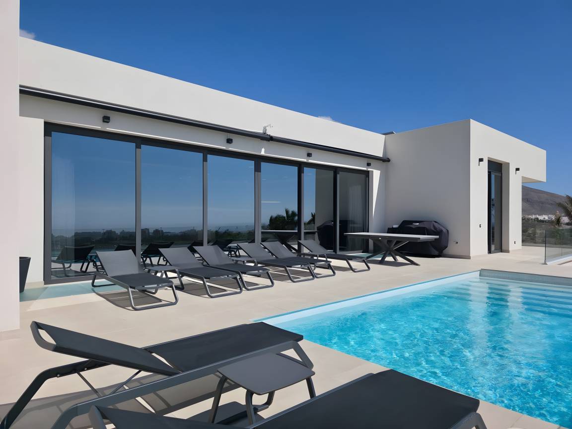444 M² Villa ∙ 7 Makuuhuonetta ∙ 14 Vierasta - Playa de las Américas