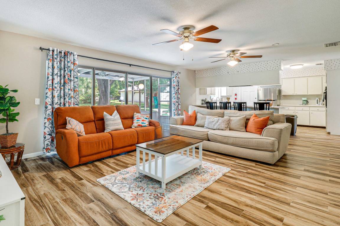 167 M² House ∙ 4 Bedrooms ∙ 6 Guests - Brandon, MB