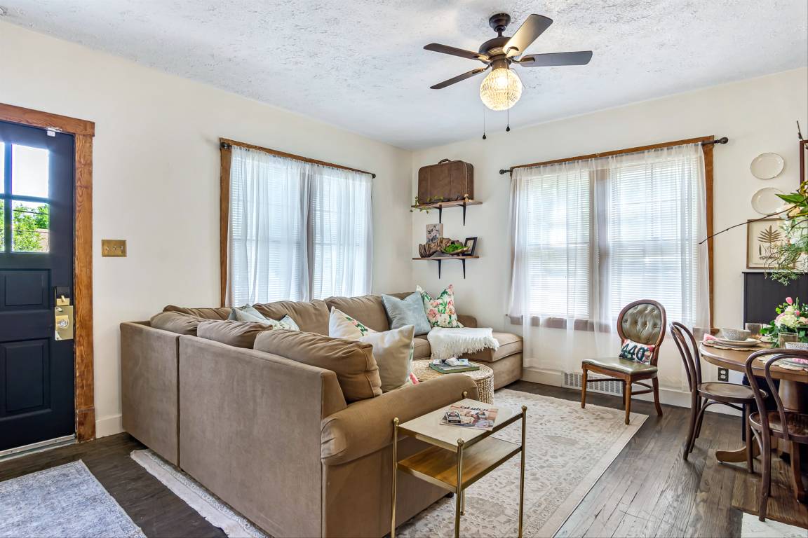 157 M² House ∙ 3 Bedrooms ∙ 9 Guests - Maryville, IL