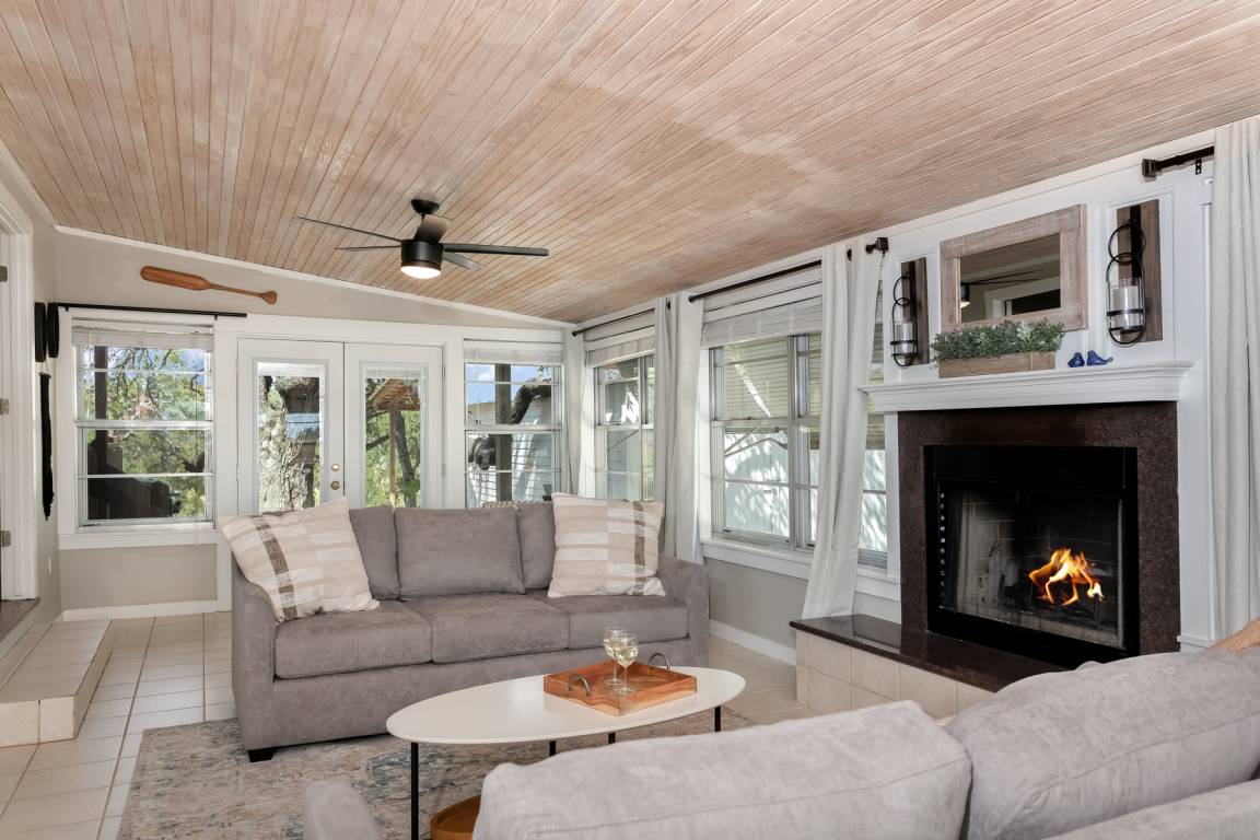 House ∙ 2 Bedrooms ∙ 8 Guests - Grape Creek Vineyards, Fredericksburg