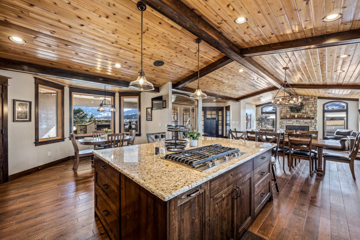 325 M² House ∙ 4 Bedrooms ∙ 8 Guests - Estes Park, CO