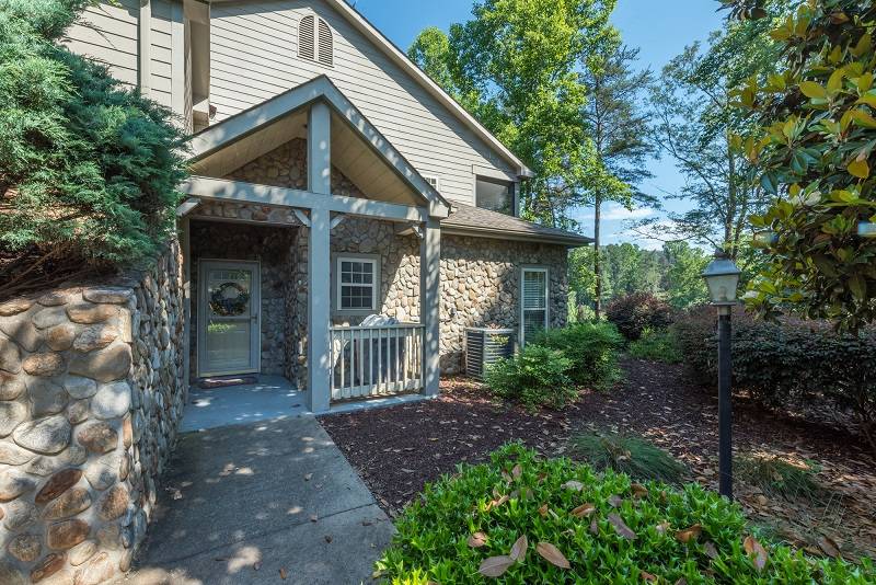 House ∙ 2 Bedrooms ∙ 4 Guests - Lake Lure, NC
