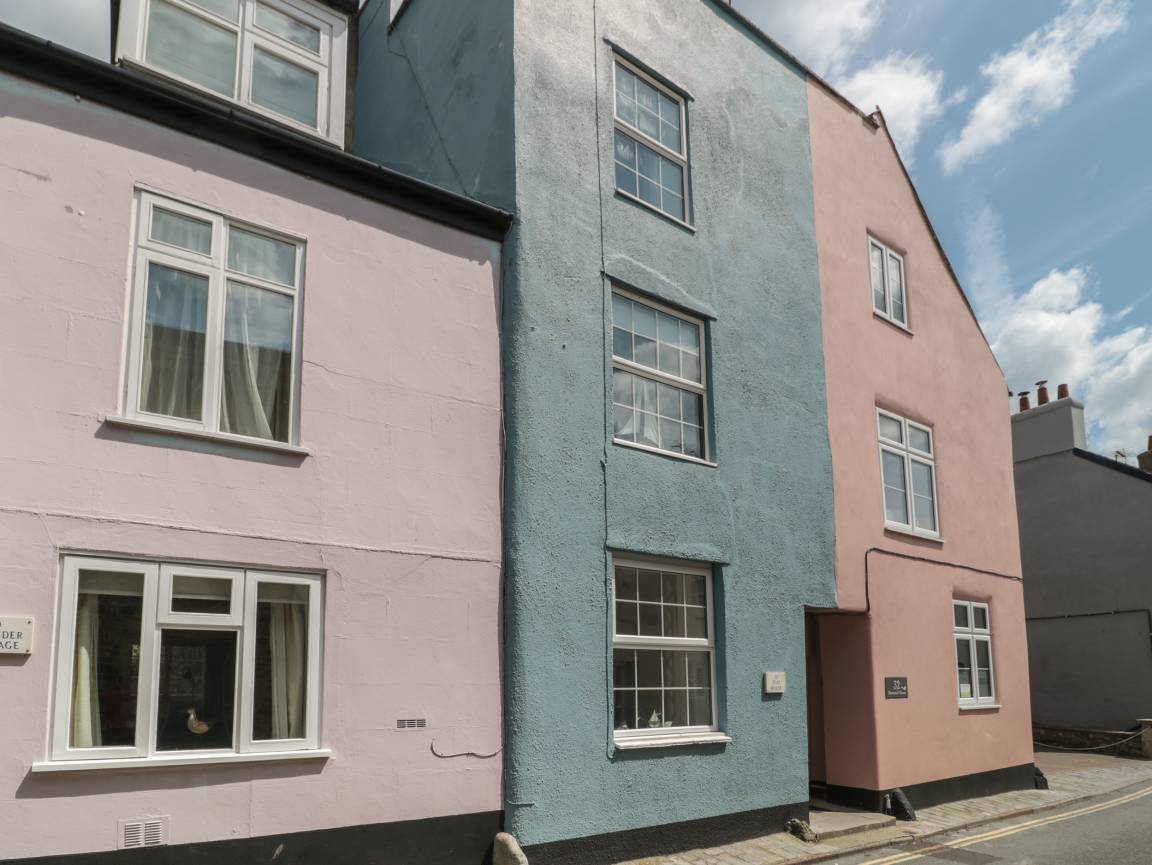 Cottage ∙ 4 Bedrooms ∙ 8 Guests - Lyme Regis
