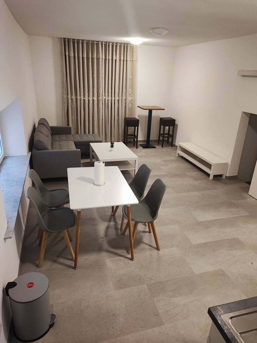 100 M² Ferienwohnung ∙ 1 Schlafzimmer ∙ 5 Gäste - Laufenburg