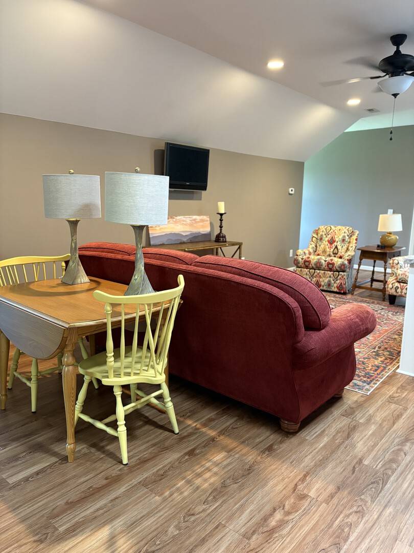 111 M² Apartment ∙ 2 Bedrooms ∙ 1 Guest - Boone, NC