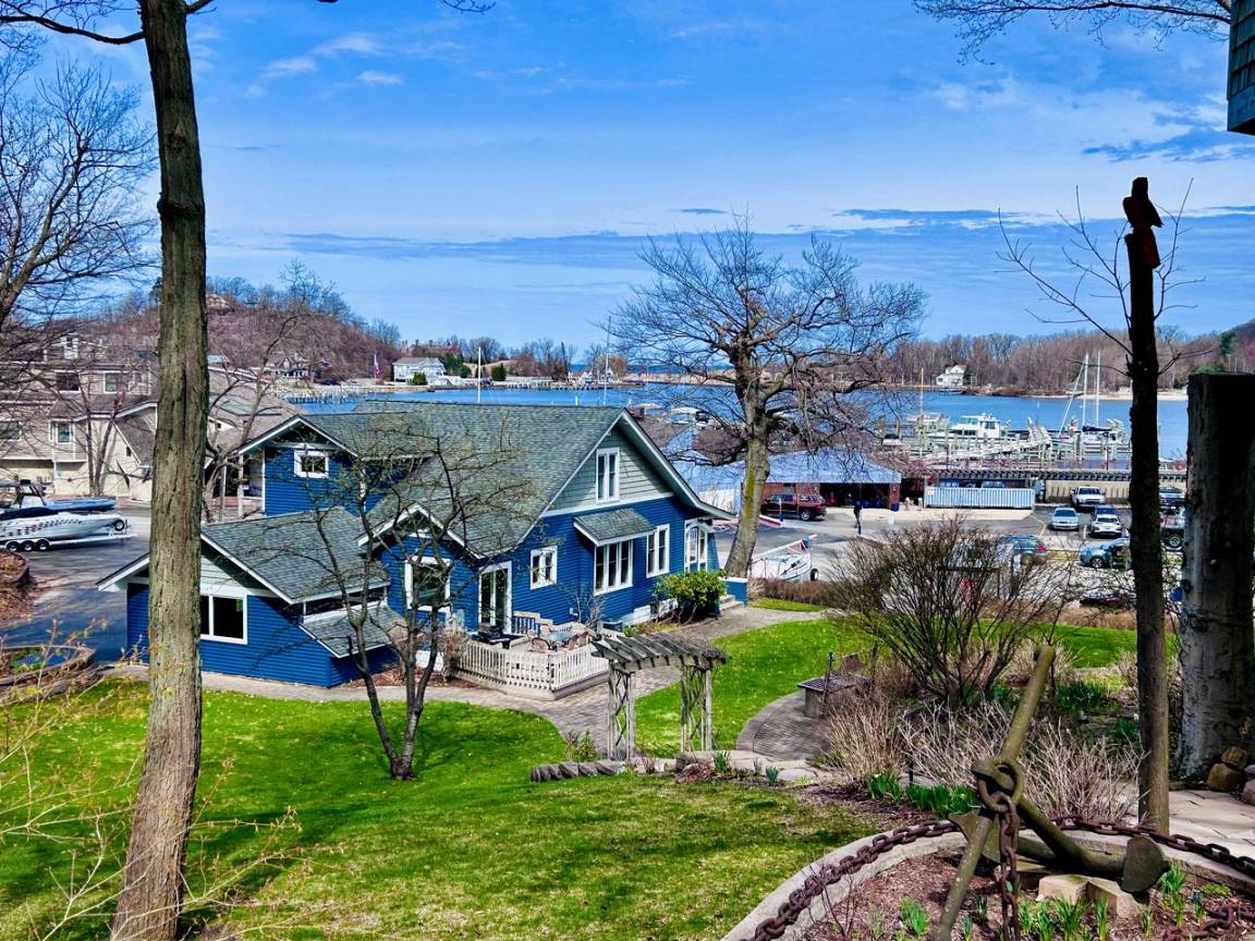 House ∙ 4 Bedrooms ∙ 10 Guests - Macatawa, MI